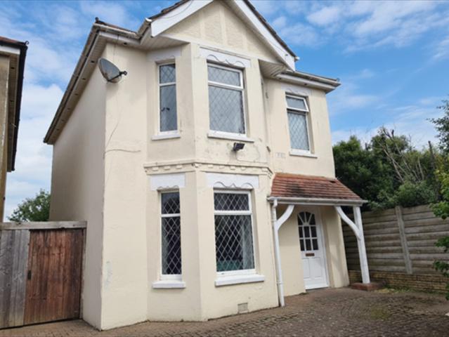 4 bedroom house for rent in Iris Road, Winton, BH9