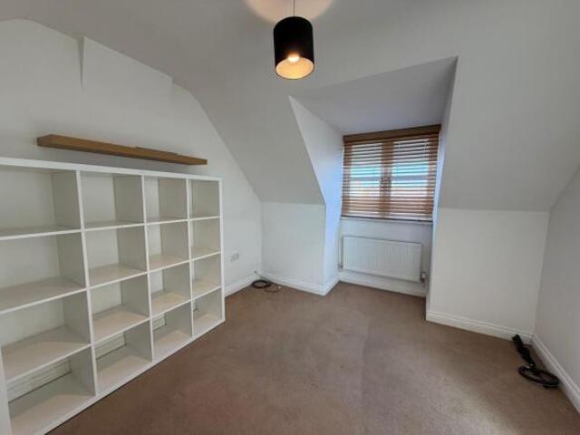 4 bedroom house for rent in O'Neill Road, Grange Farm, MK8