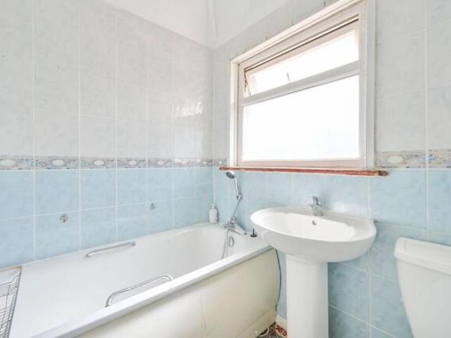 4 bedroom house for rent in Long Drive, Acton, London, W3