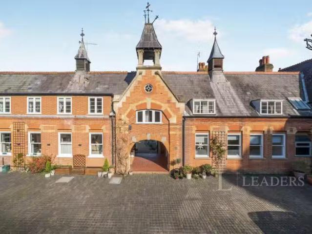 4 bedroom house for rent in Longcross Road, Longcross, Chertse.