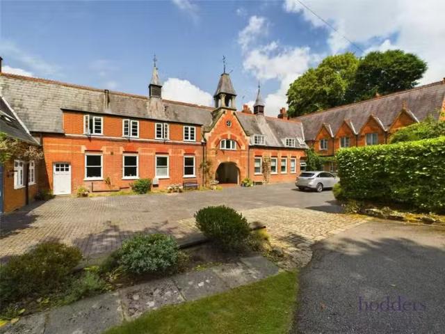 4 bedroom house for rent in Longcross, Surrey, KT16