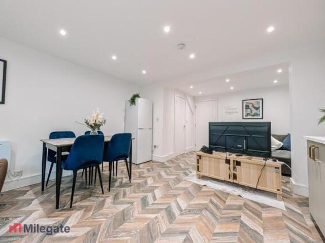 4 bedroom house for rent in Longfellow Road, Worcester Park, KT4