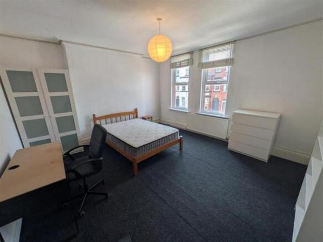 4 bedroom house for rent in Longford Place, Victoria Park, Manchester, M14