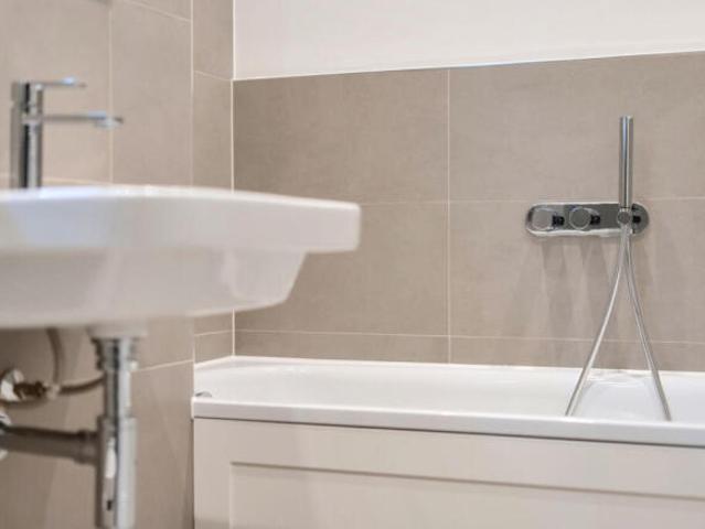 4 bedroom house for rent in Longwater Avenue, Reading, Berkshire, RG2