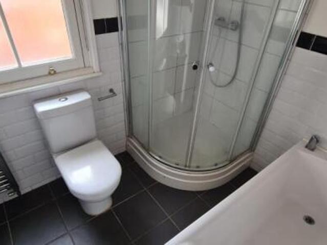 4 bedroom house for rent in London Road, NORTHAMPTON, NN4