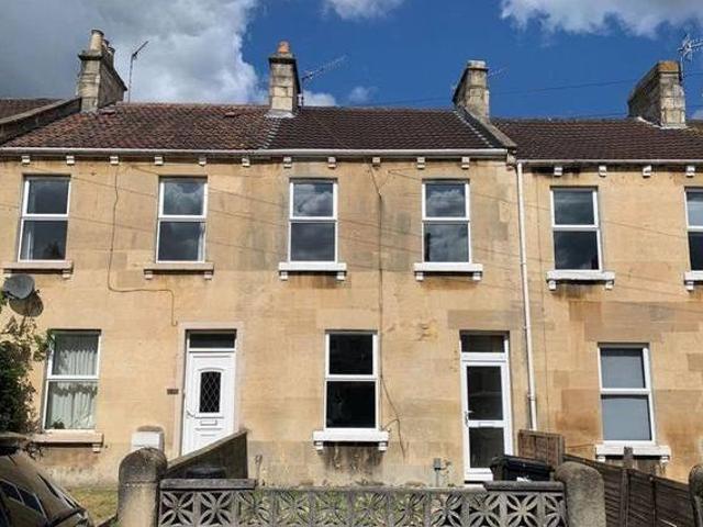 4 bedroom house for rent in Lorne Road P1179 BA2
