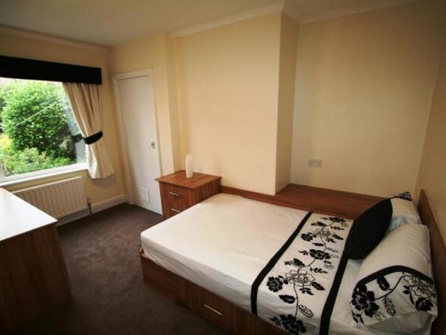 4 bedroom house for rent in Langdale Avenue, Leeds, LS6