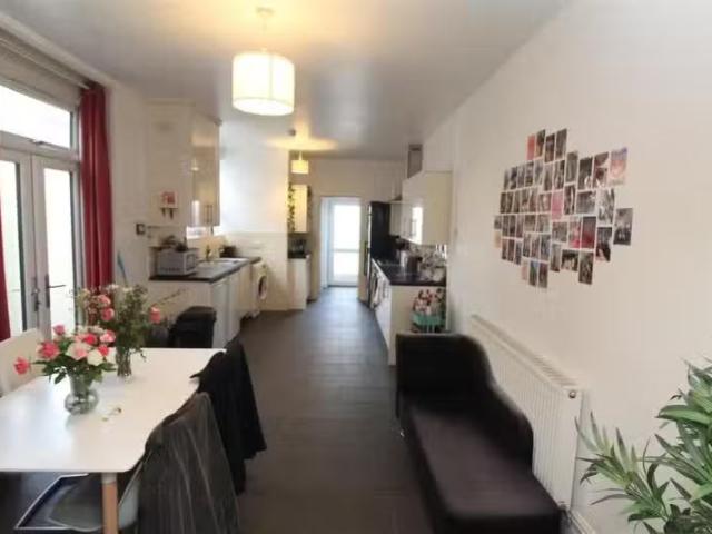 4 bedroom house for rent in Llanishen Street, Heath, Cardiff.