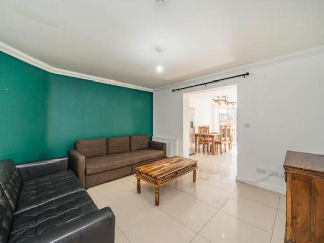 4 bedroom house for rent in Mount Road, Mitcham, CR4