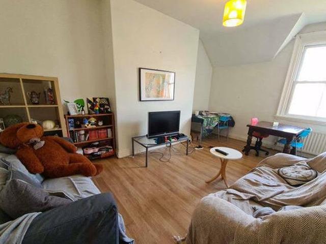 4 bedroom house for rent in Moorland Road Leeds LS6