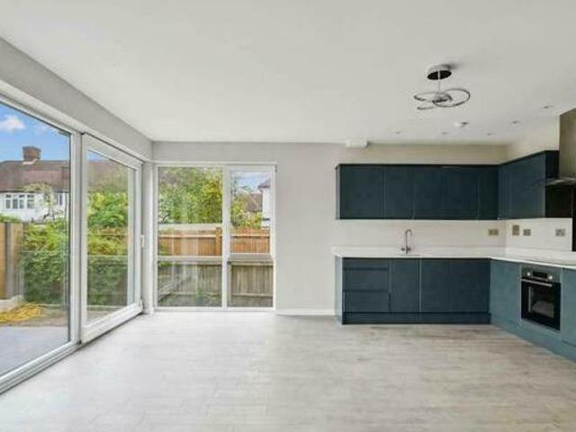 4 Bedroom House For Rent In Morden, Surrey