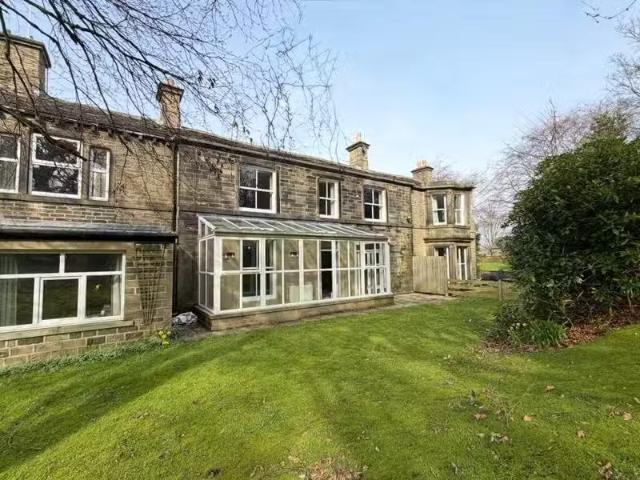 4 bedroom house for rent in Manor House, 16, Lower Greave Road.