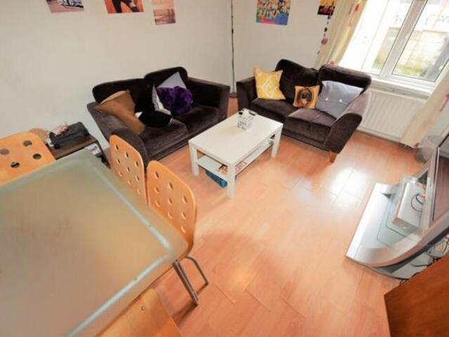 4 bedroom house for rent in Manor Terrace, LS6