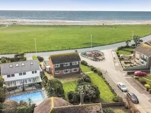 4 bedroom house for rent in Marine Crescent, Goring By Sea, Wo.