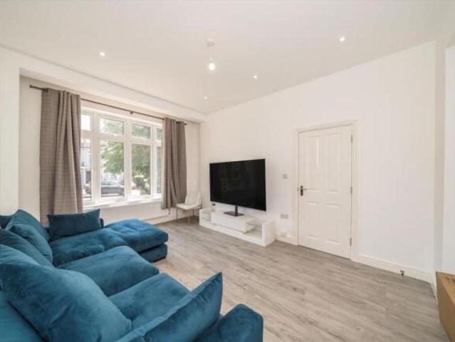 4 bedroom house for rent in Mitcham Lane, SW16