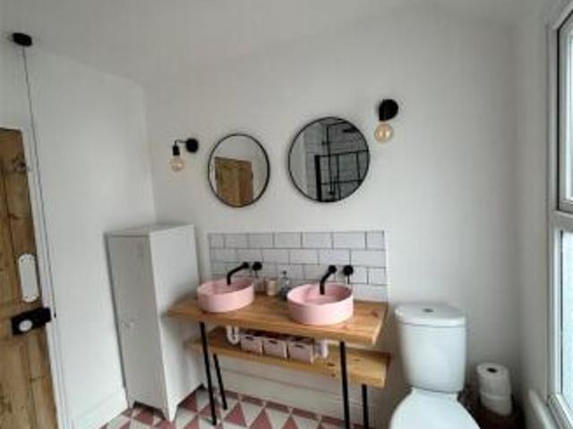 4 bedroom house for rent in Mildred Avenue, Watford, WD18