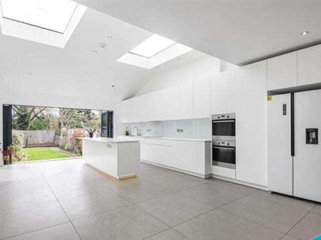 4 Bedroom House For Rent In Mill Hill, London
