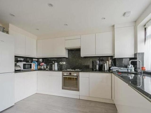4 Bedroom House For Rent In Muswell Hill, London