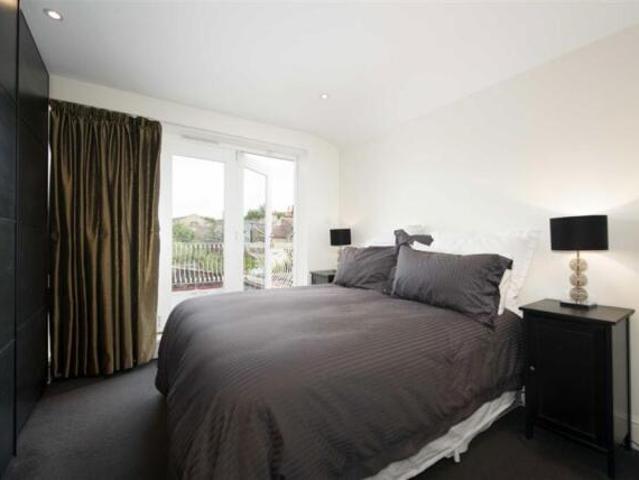 4 bedroom house for rent in Southwark Park Road, Bermondsey, SE16