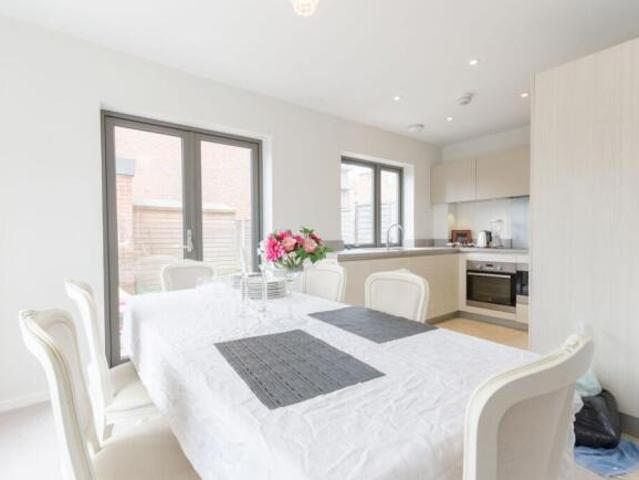 4 bedroom house for rent in South Molton Road, Canning Town, London, E16
