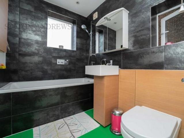 4 bedroom house for rent in Selby Road, Ealing, W5