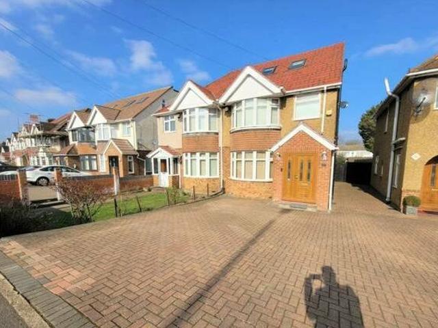 4 bedroom house for rent in Shaggy Calf Lane SLOUGH SL2
