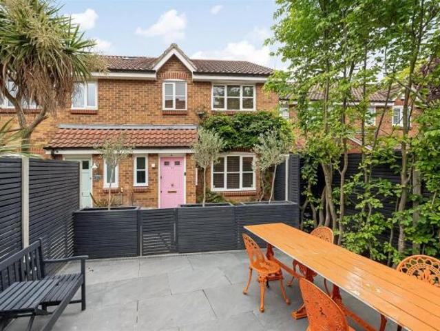 4 bedroom house for rent in Shaw Road, London, SE22