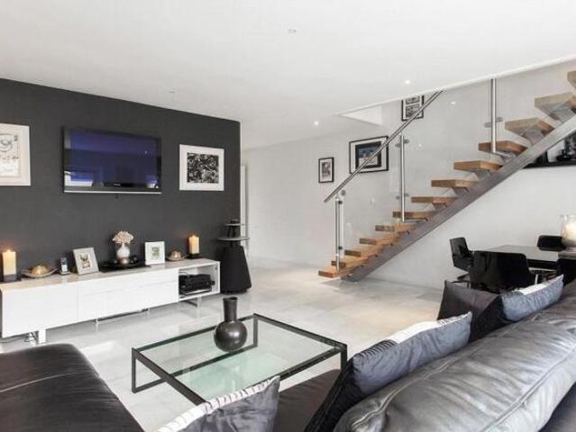 4 bedroom house for rent in Spencer Walk, Hampstead, NW3