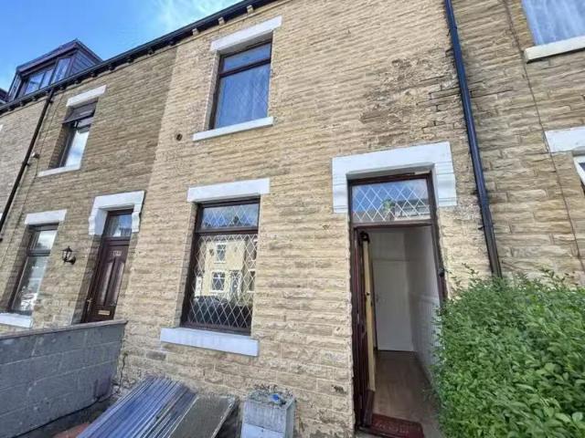 4 bedroom house for rent in Stanmoore Place, Bradford, West Yo.