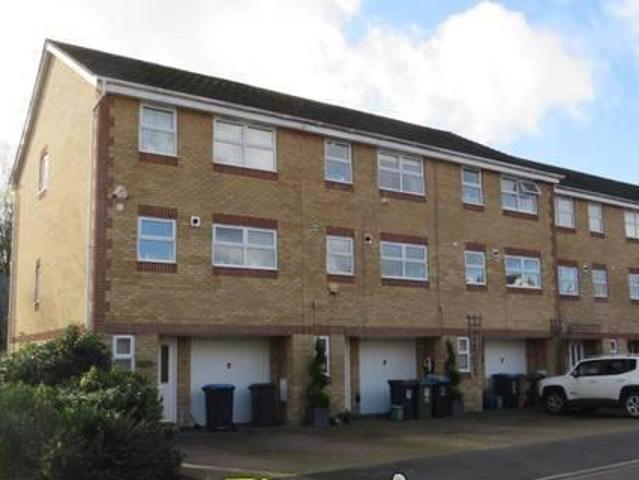 4 bedroom house for rent in Swan Mead HEMEL HEMPSTEAD HP3