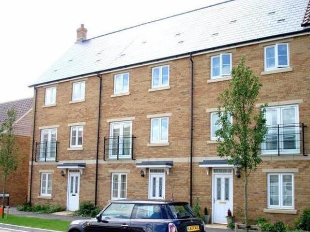 4 bedroom house for rent in Portland Avenue Old Town SN1