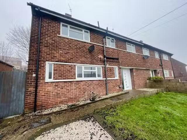 4 bedroom house for rent in Priestley Avenue, Stretton, DE55 6.