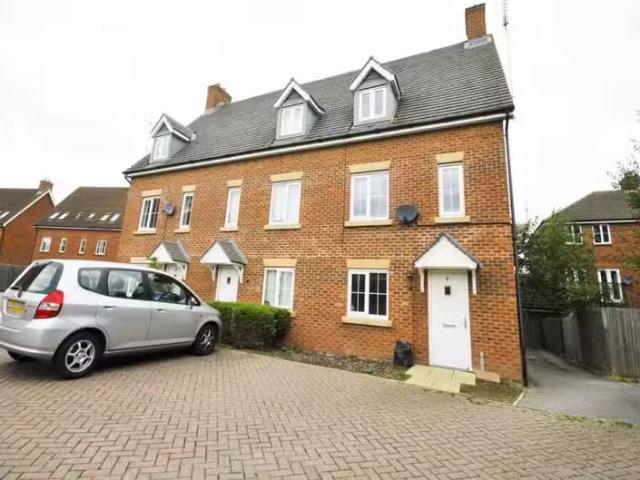 4 bedroom house for rent in Queen Bee Court, Hatfield, Hertfor.