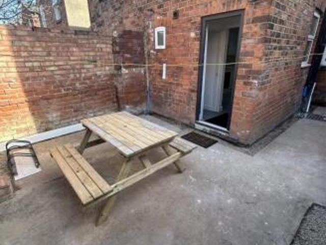 4 bedroom house for rent in Queens Road, Hull, HU5