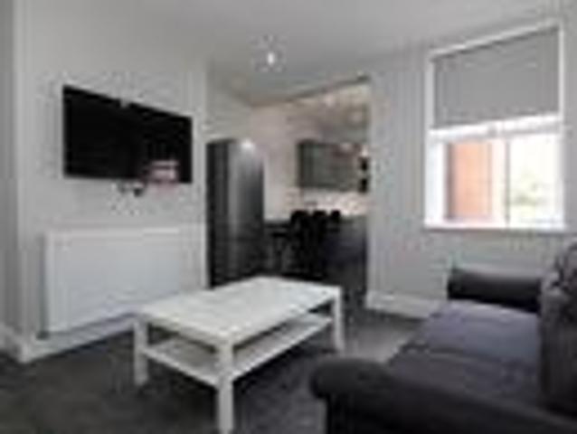 4 bedroom house for rent in Queens Road, Sheffield, S2