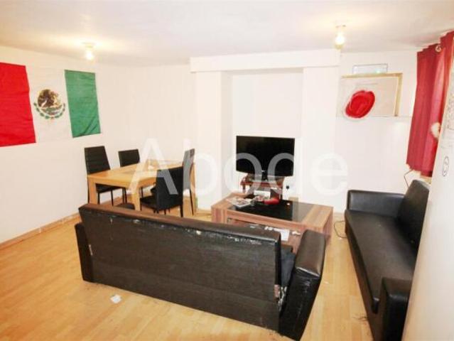 4 bedroom house for rent in Royal Park Avenue, Hyde Park, Leeds, LS6