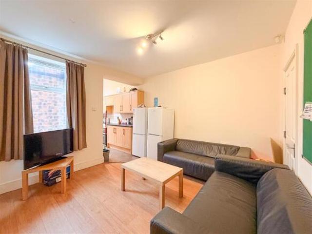 4 bedroom house for rent in Rosedale Road, Sheffield, S11