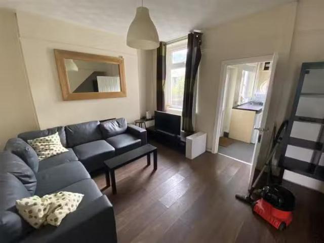 4 bedroom house for rent in Raymond Terrace, Treforest, CF37