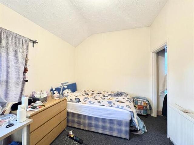 4 bedroom house for rent in Russell Street, Nottingham, NG7