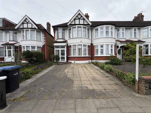 4 bedroom house for rent in Wolves Lane, Wood Green, N22