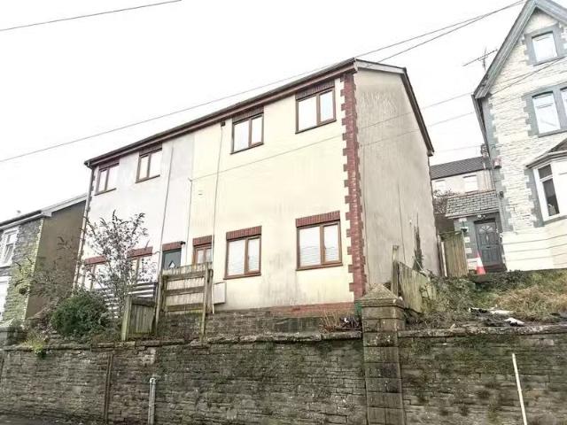4 bedroom house for rent in Wood Road, Treforest, Pontypridd.
