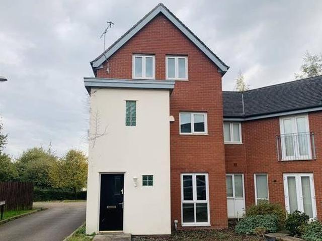 4 bedroom house for rent in Woodbank View BurslemST6