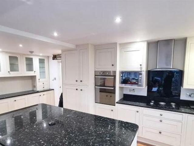 4 Bedroom House For Rent In Woodford