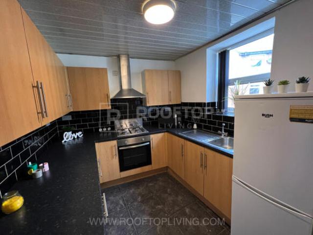 4 bedroom house for rent in Woodhouse Lane, Leeds, LS2