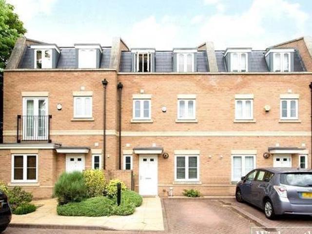 4 bedroom house for rent in Woodside Grange Road London N12