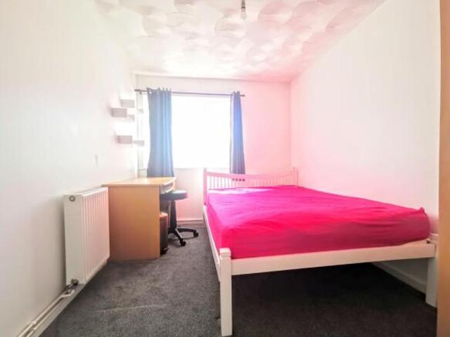 4 bedroom house for rent in Waterloo Street, Southsea Close to the University, PO5