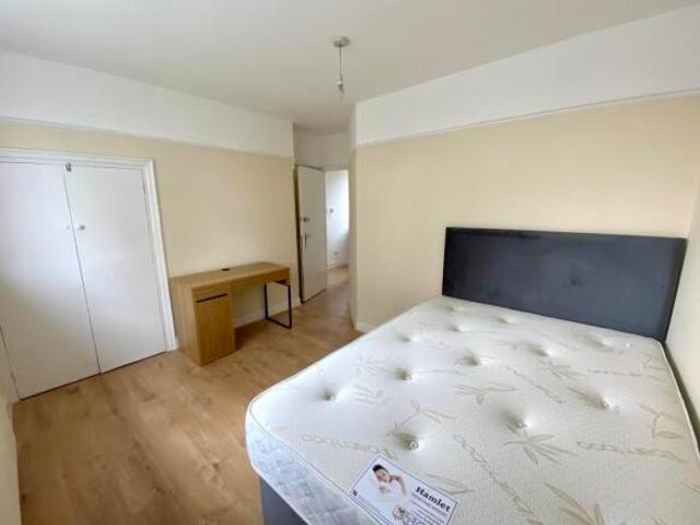 4 bedroom house for rent in Waverton Road, M14