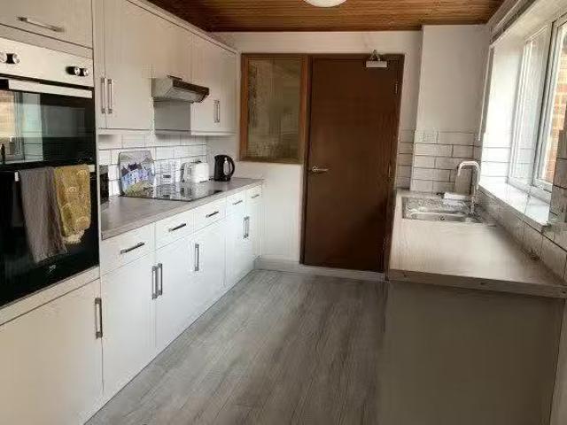 4 bedroom house for rent in WELLESLEY AVENUE, Hull, HU6