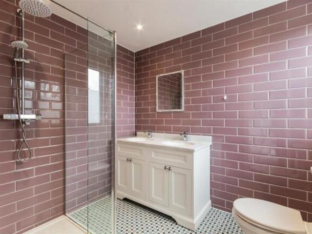 4 bedroom house for rent in Westway Close, Raynes Park, SW20