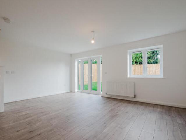 4 bedroom house for rent in Wheel House Drive, Bradford, BD6